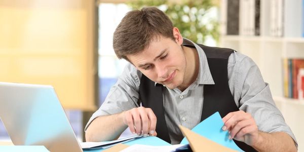 Incompetent Coworkers: How To Deal With Them [Guide]